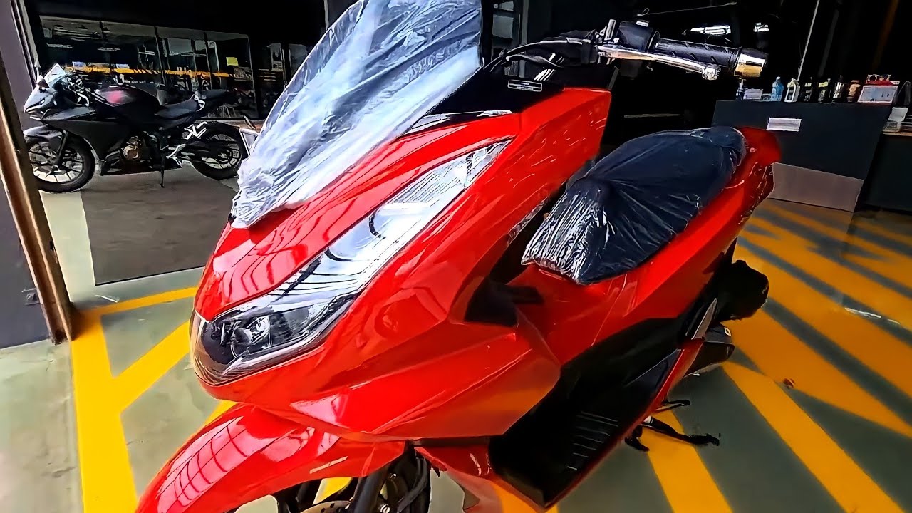 New Honda PCX 160 Color Red and Black First Look Walkaround - YouTube