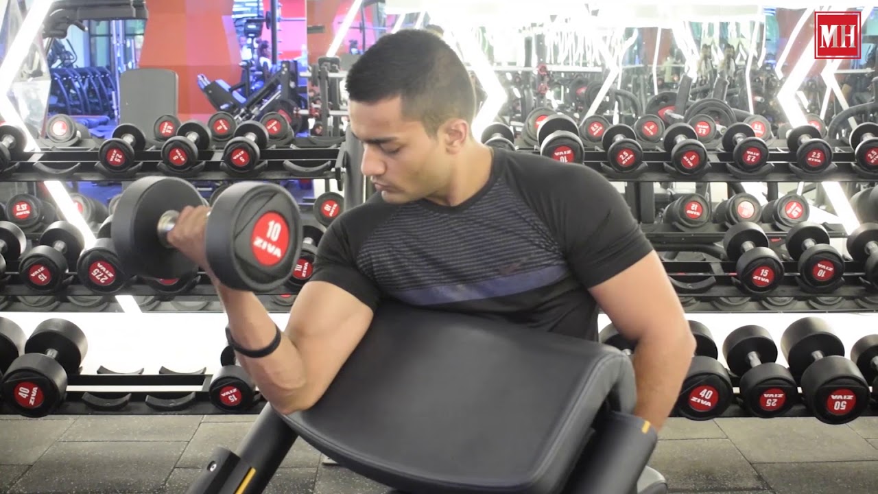 The Right Way To Do Bicep Dumbbell Preacher Curl - YouTube