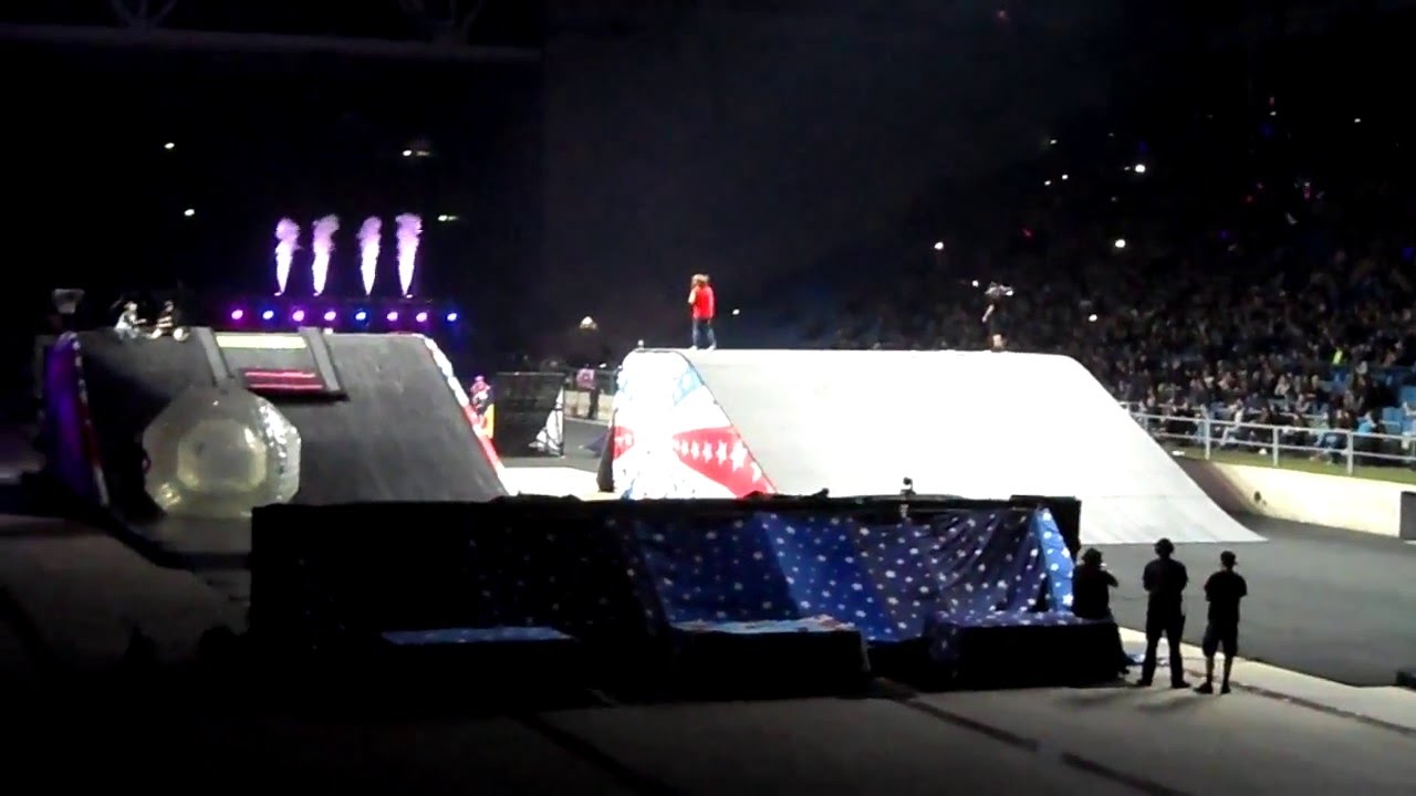 Nitro Circus Live 2016 RAMP JUMP Team Holland Arnhem Gelredome - YouTube