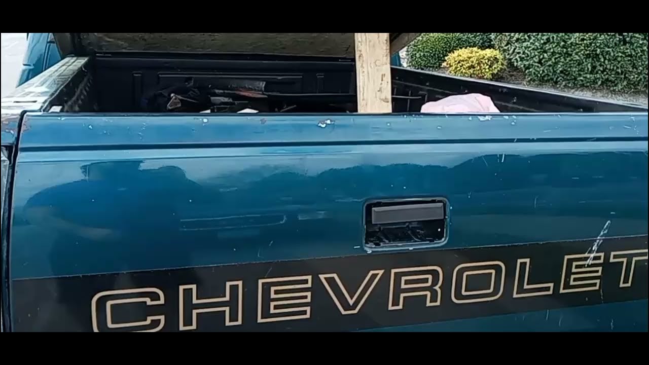 finally have a working tailgate on my obs Silverado #shorts - YouTube