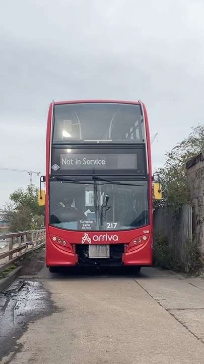 Arriva London AD E400 Facelift T211 at Edmonton Garage with a missing bumper - YouTube