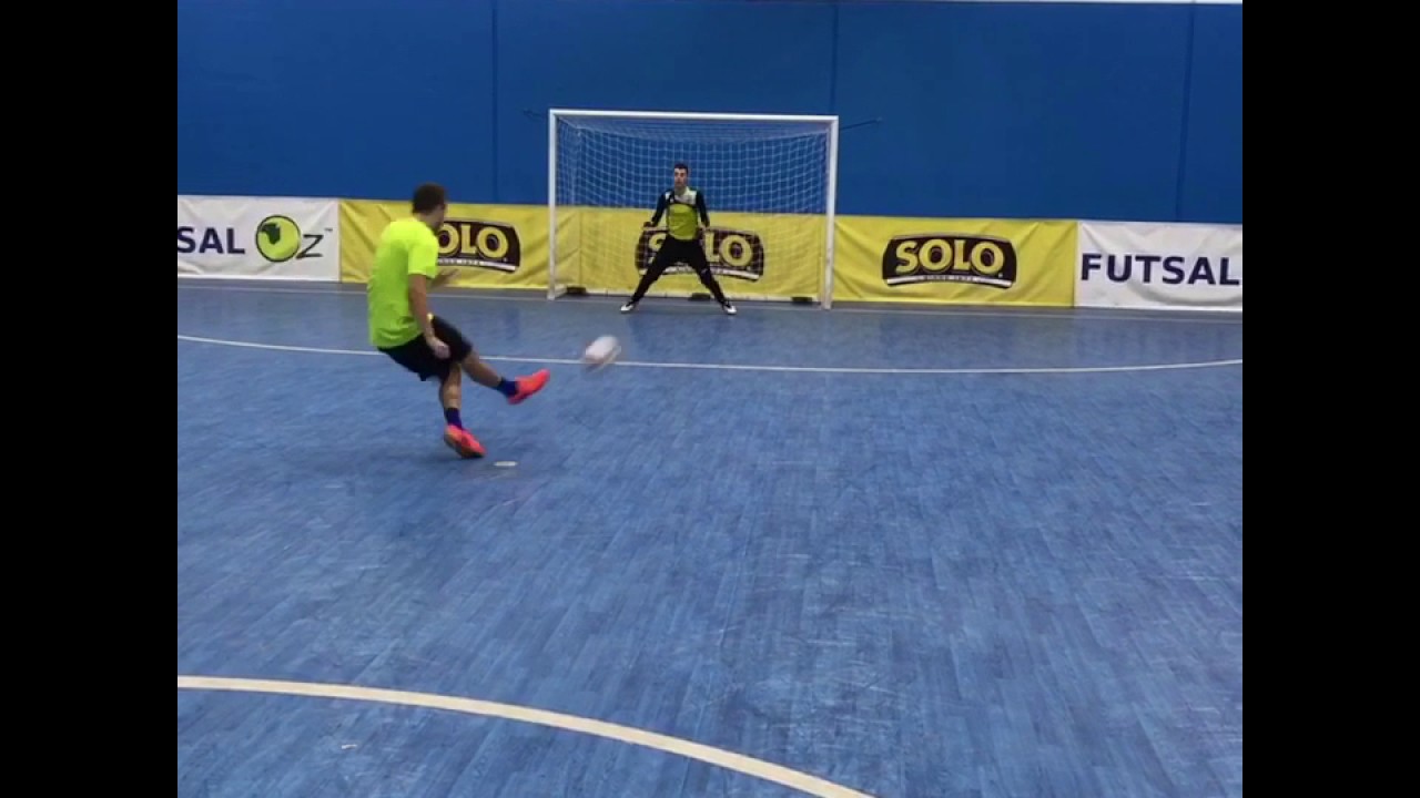 André Caro 10 metres shooting Futsal Drill - YouTube