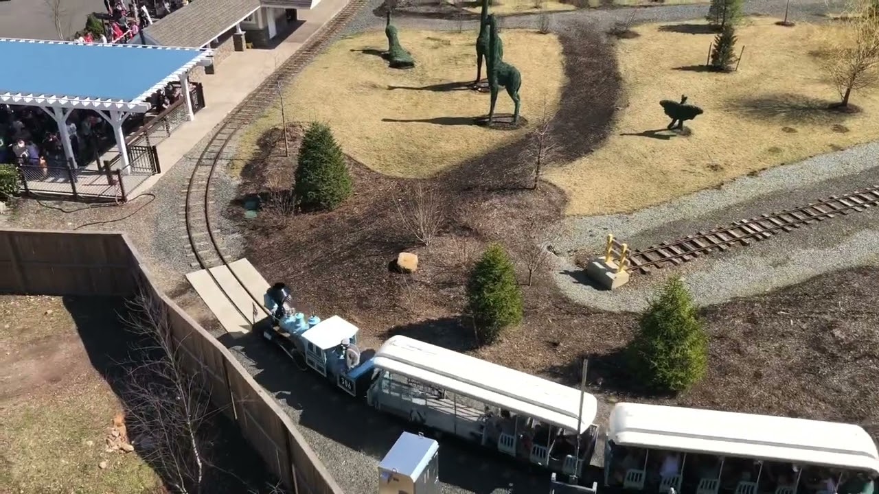 The Essex County Turtle Back Zoo's Blue Train at Turtle Back Junction ...