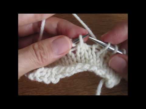 C2B (without cable needle) / 左上1目交差 (ケーブル針を使わない方法) - YouTube