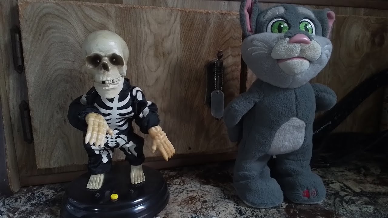 Talking Tom animated toy. - YouTube