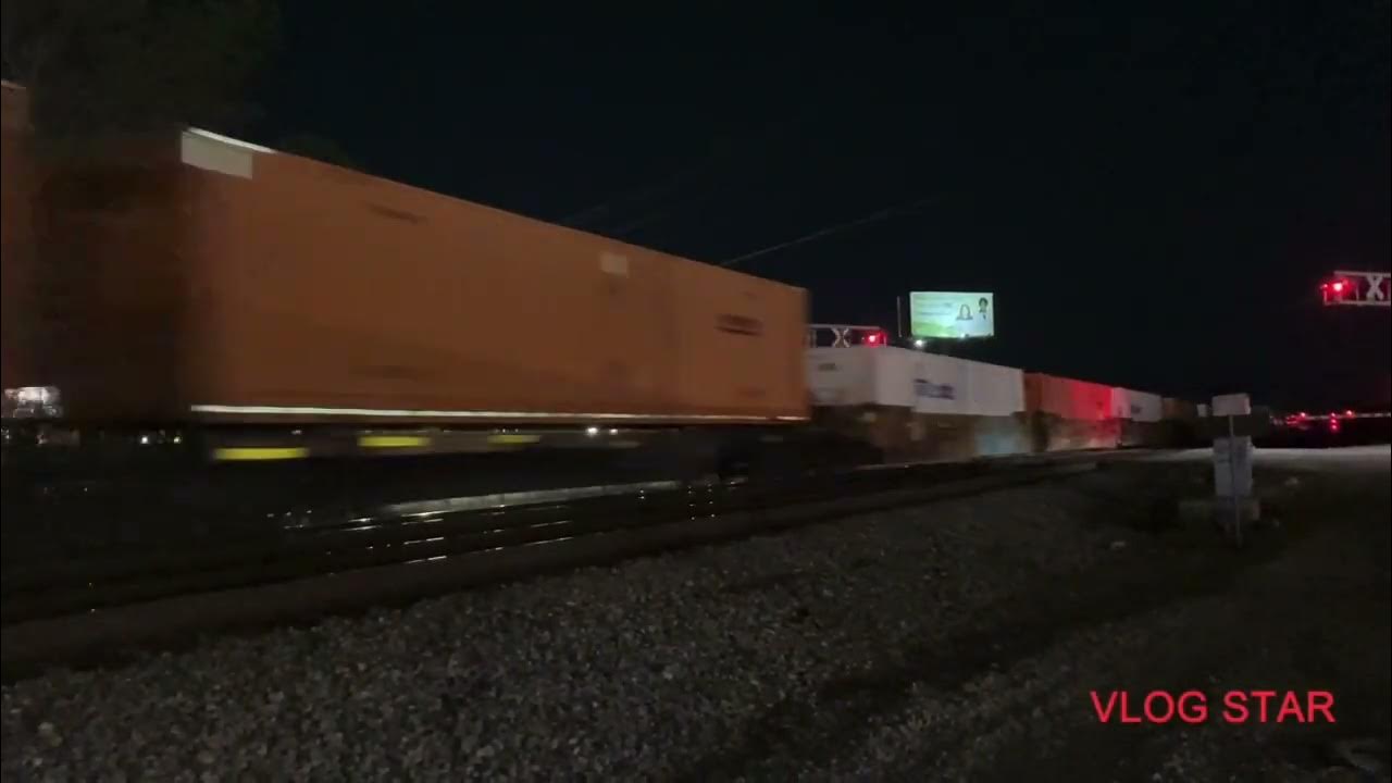 CSX 5288 Lead Fast CSX I032 Intermodal Combo Train NB Florence SC - YouTube