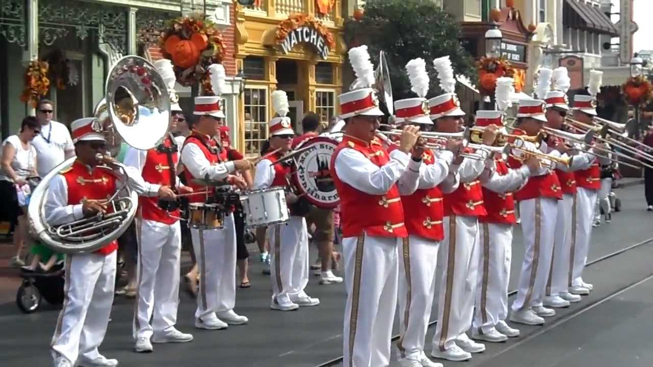 MAIN STREET PHILHARMONIC BAND PERFORMING IN DISNEYWORLD MAGIC KINGDOM ...