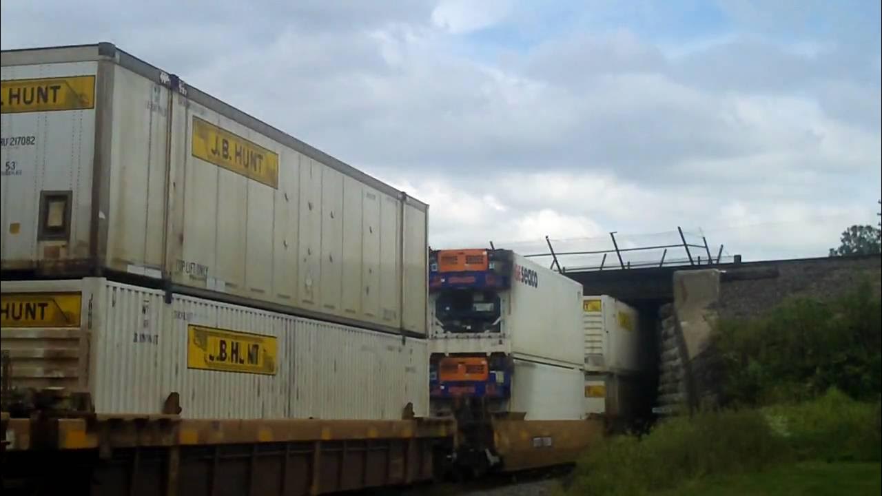 BNSF 5312 Stack w/2 DPU's - YouTube
