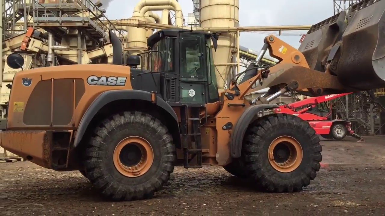 CASE 1021F with 12 m3 bucket and IVECO Stralis in the 24/7 wood ...