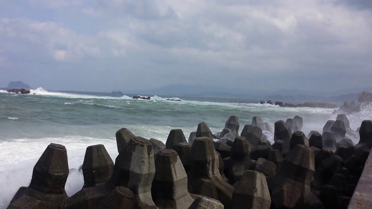 Waves in Taiwan - YouTube