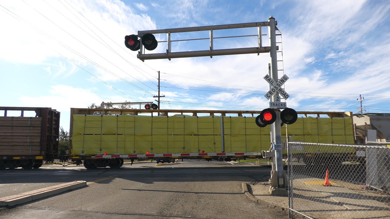 *New E-Bell* UP 7616 Manifest Train North - A St. railroad crossing - Galt, CA - YouTube