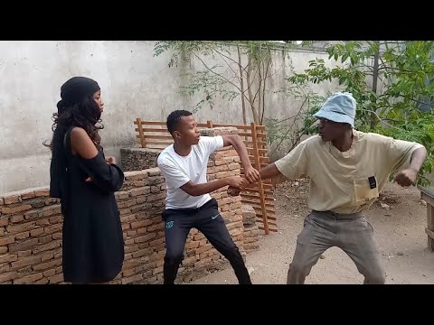 Benjamin anapigwa na demu kisa ajuwi tongoza