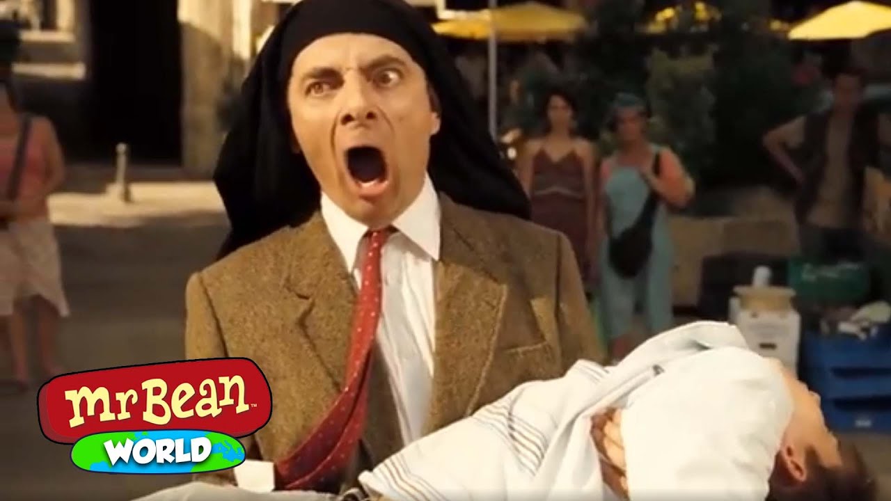Mr Bean Moves The Crowd | Mr Bean's Holiday | Mr Bean World - YouTube
