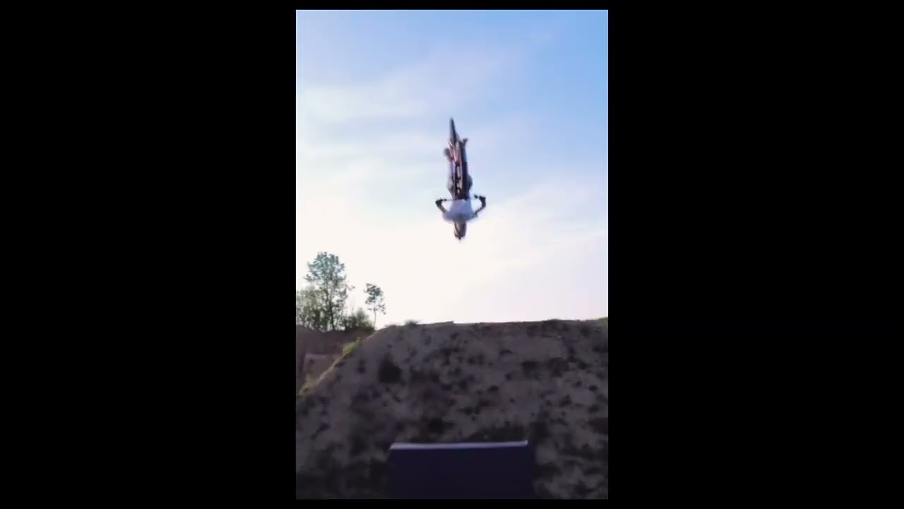Fabio Wibmer Double Back Flip Crash - YouTube