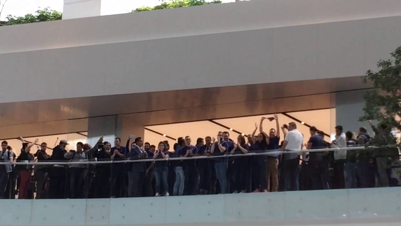 Apple México Grand Opening - YouTube