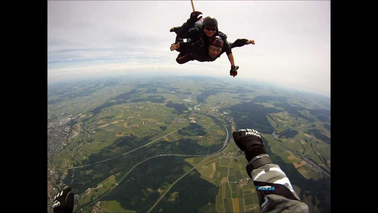 Tandemsprung mit den "Flying Bones" in Tannheim. - YouTube