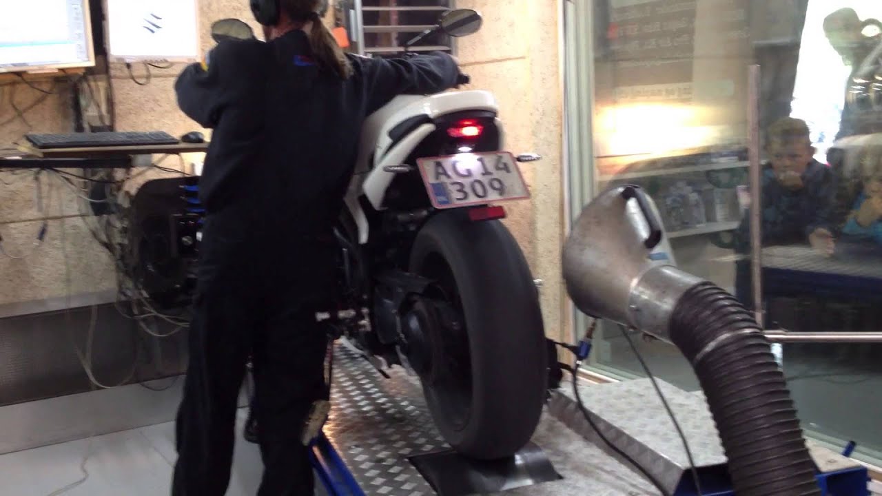 Triumph Speed Triple dyno test - YouTube