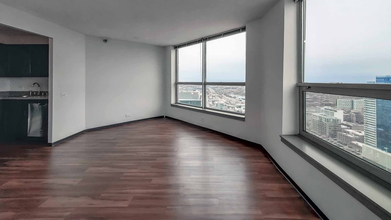 A Tower 4 -01 convertible at the West Loop's Presidential Towers - YouTube
