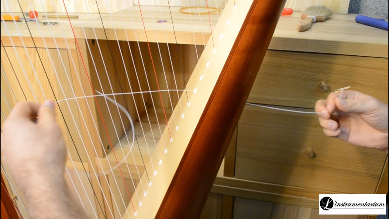 Comment changer une corde de harpe - YouTube