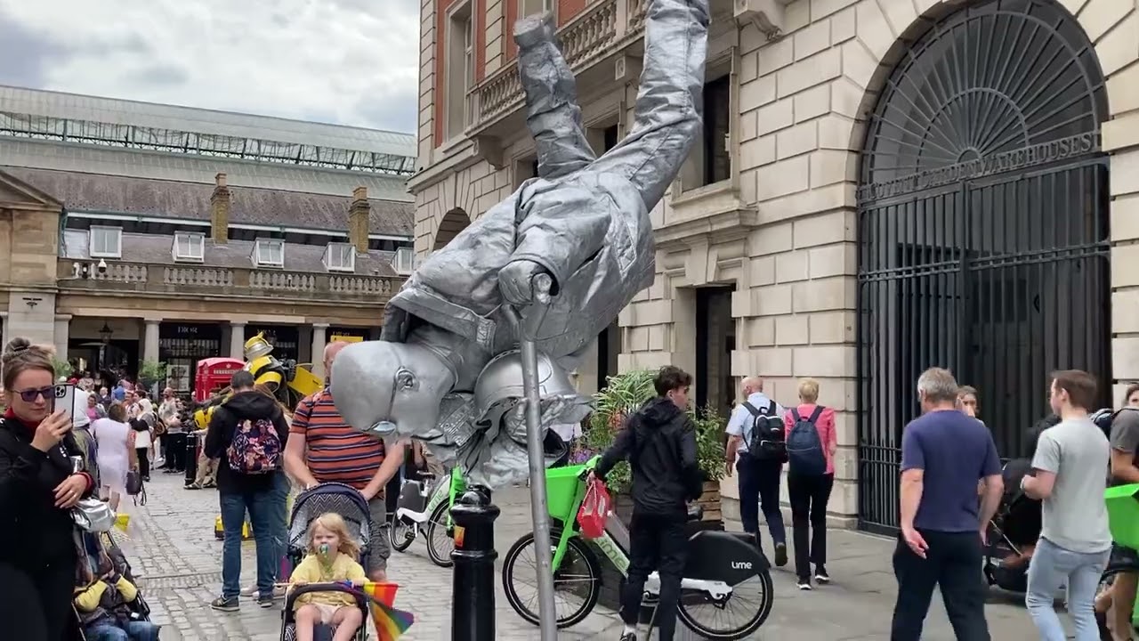 Levitation!! man in Covent Garden - YouTube