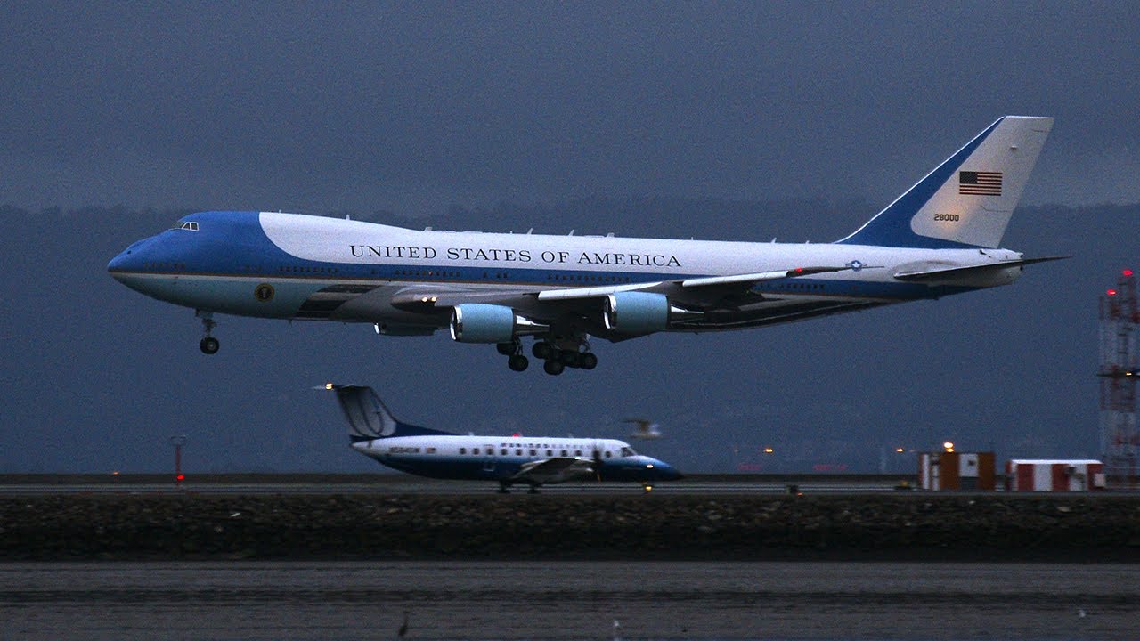 President Obama Air Force One lands in San Francisco Feb 17, 2011 - YouTube