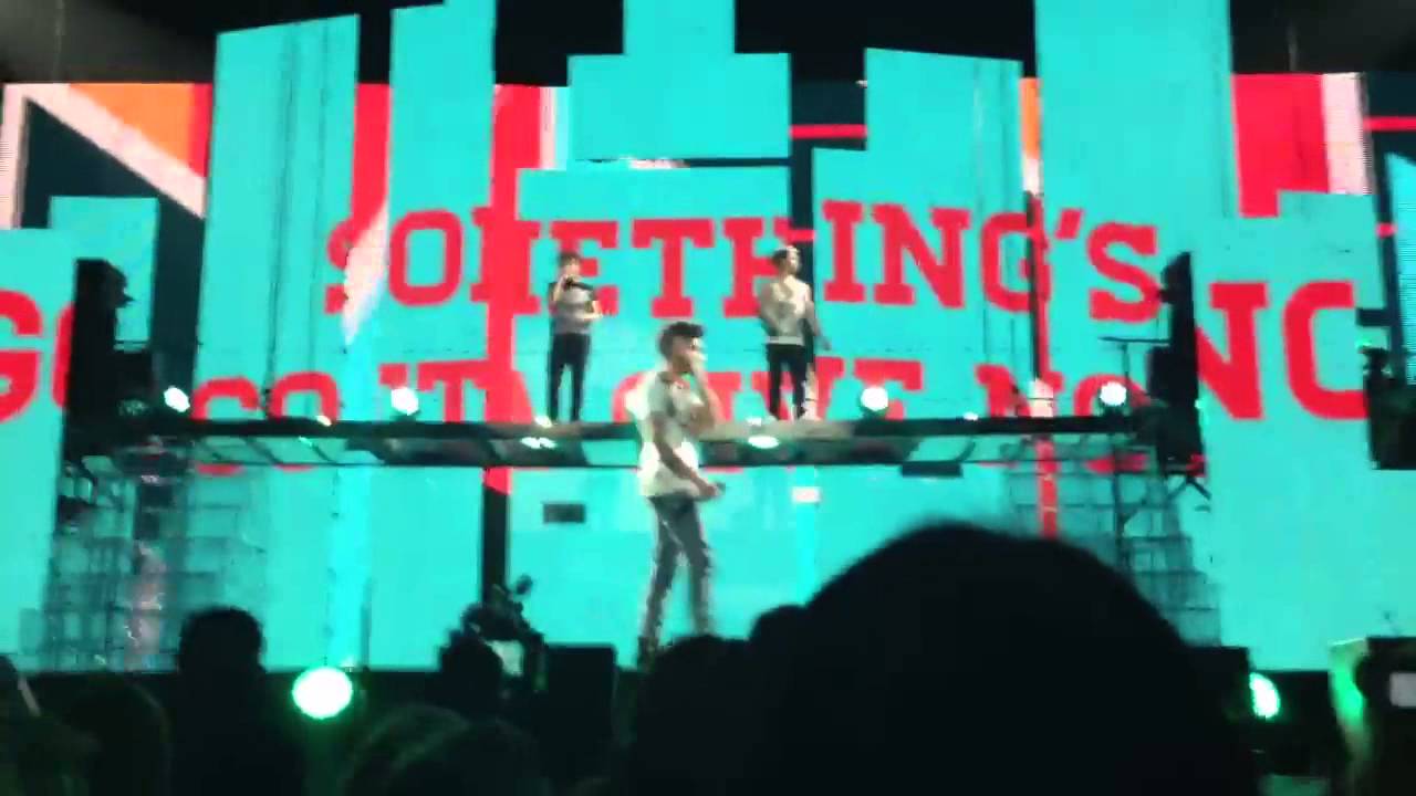 One Direction- One Thing live - YouTube