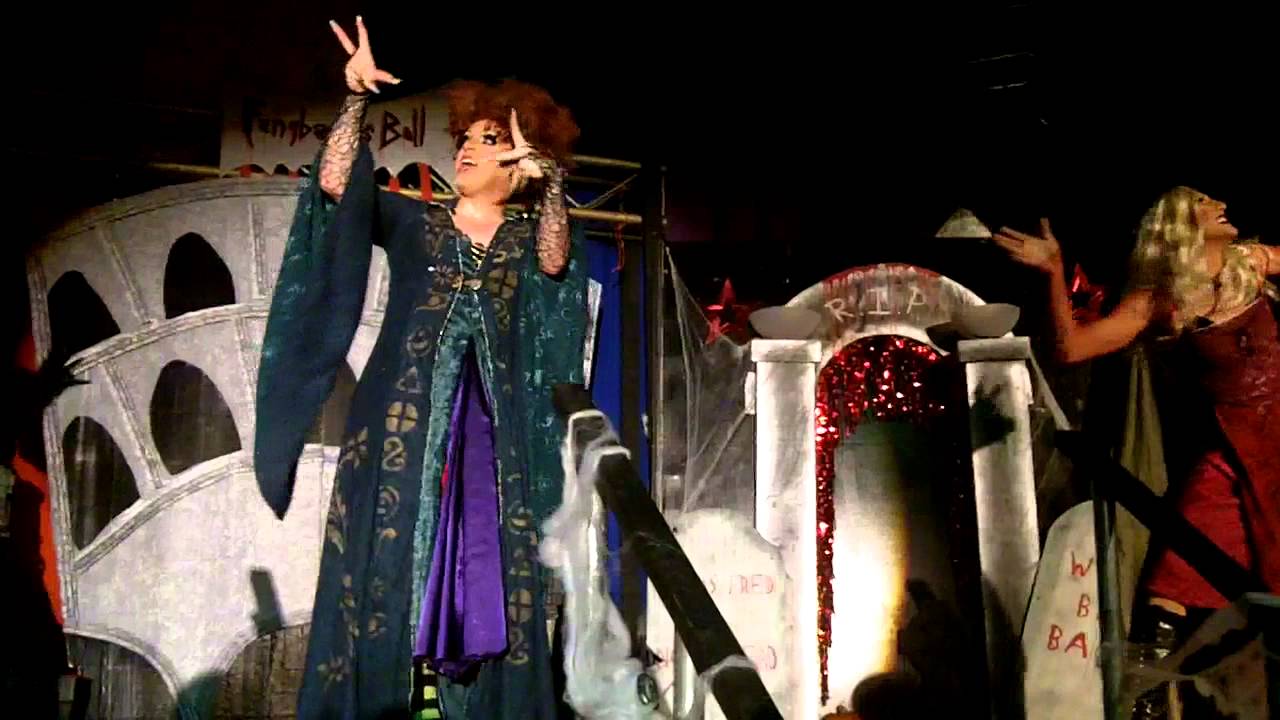 Summer & Twila Holiday ft. Landa Plenty in Halloqueen 10/27/11 - YouTube