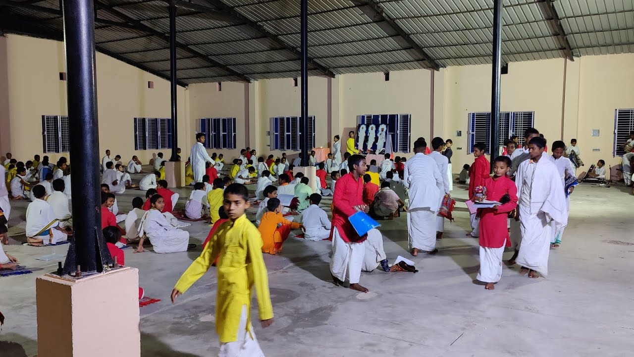 Revival of Gurukul Era: Sadguru Sadafal Deo Ashram, Varanasi - YouTube