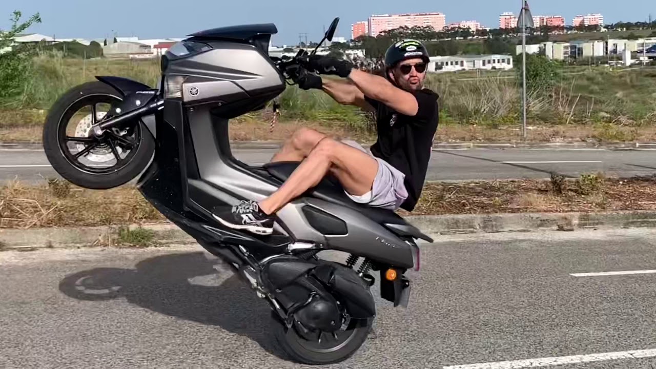 TEST NEW YAMAHA NMAX WHEELIE - YouTube