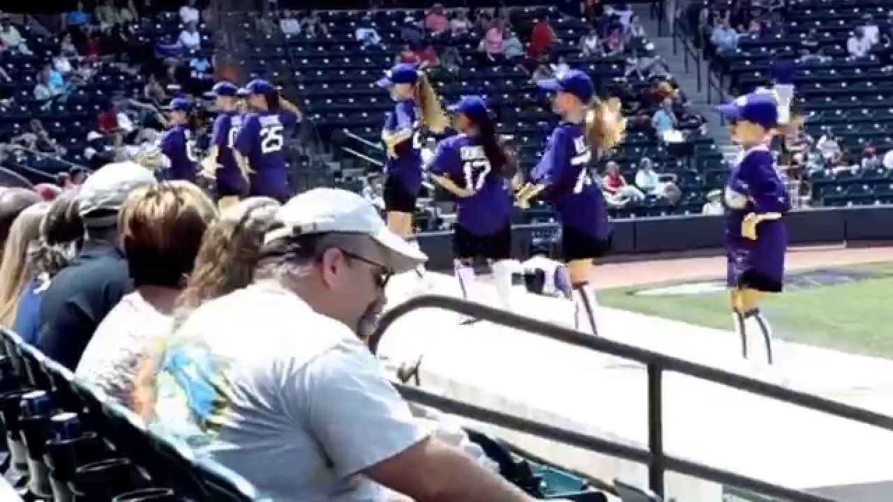 Baseball Between Inning Dancers - YouTube