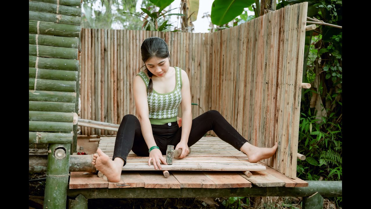 Ly Thi Tien left home to live alone. Complete the bathroom and stove ...