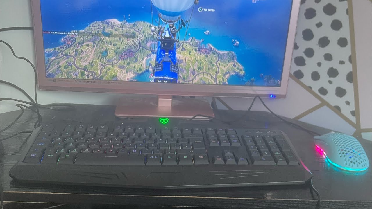 My first keyboard and mouse - YouTube