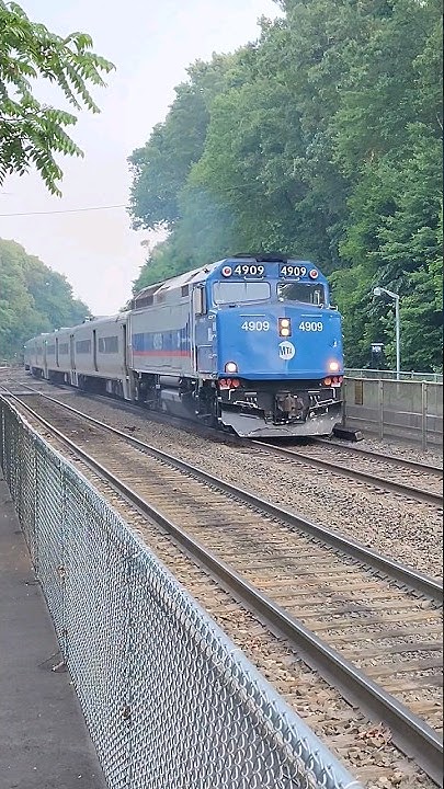 Metro North F40PH-3C #4909 Unrestricted K5LA Horn (Crossing Sequence) - YouTube