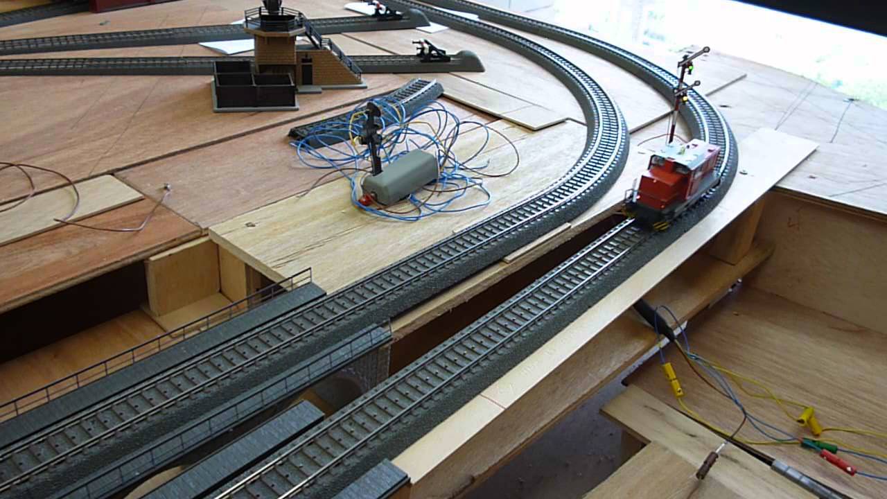 test run Viessmann Home signal 4523 by marklin 36700 - YouTube