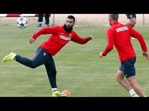 Arda Turan'a fena bacak arası