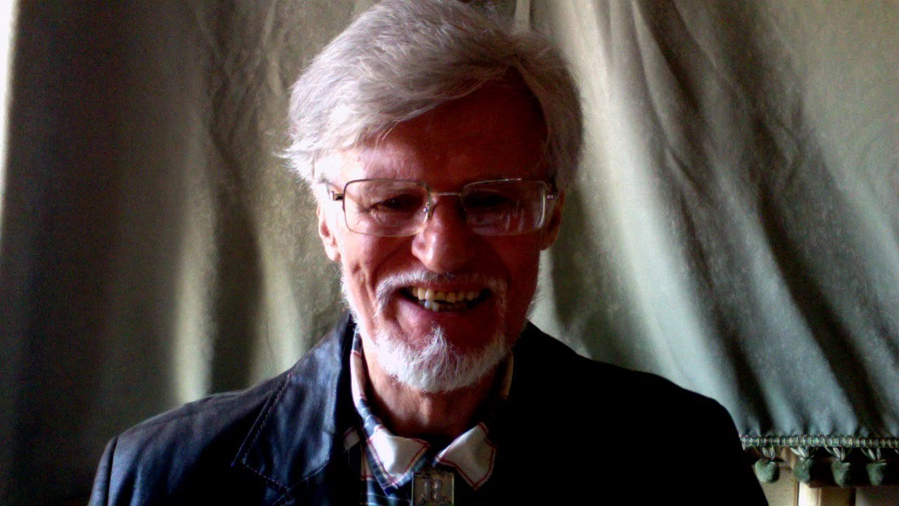 I'm your Guide in the World of well-English speakers! - YouTube