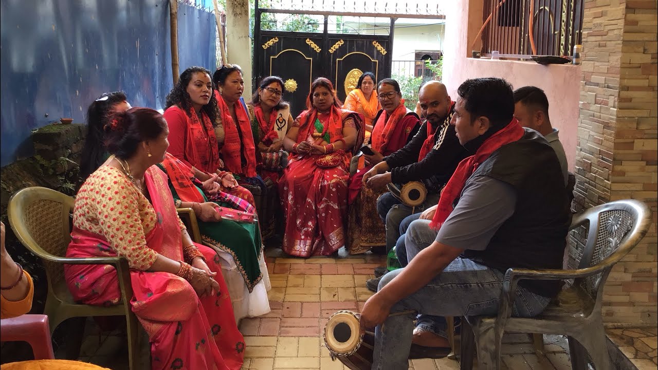 maya lama v/s Rajendra Thapa - YouTube