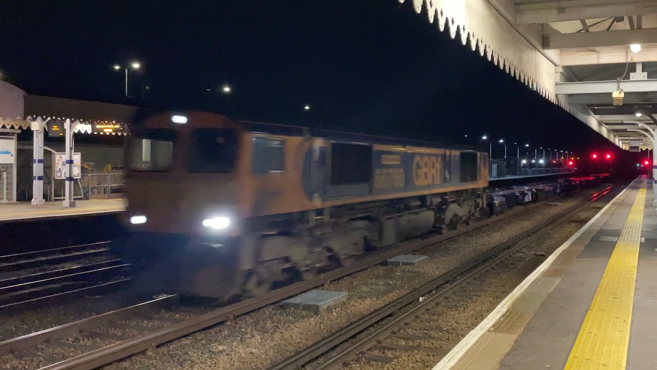GBRf 66760 hauls Brand New GBRf FEA wagons through Paddock Wood - 4/2 ...