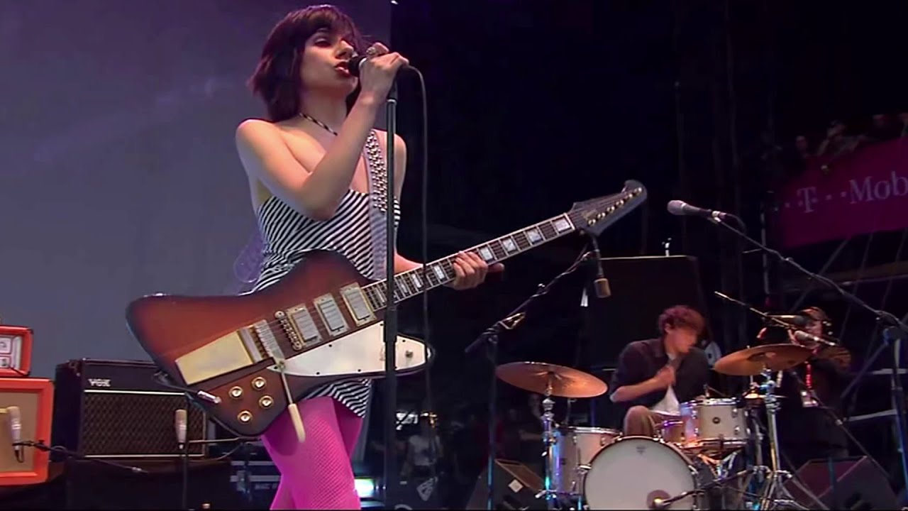 PJ Harvey - A Perfect Day Elise (Hurricane 2004) - YouTube