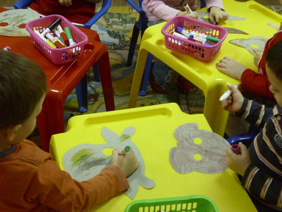 Masti colorate - YouTube