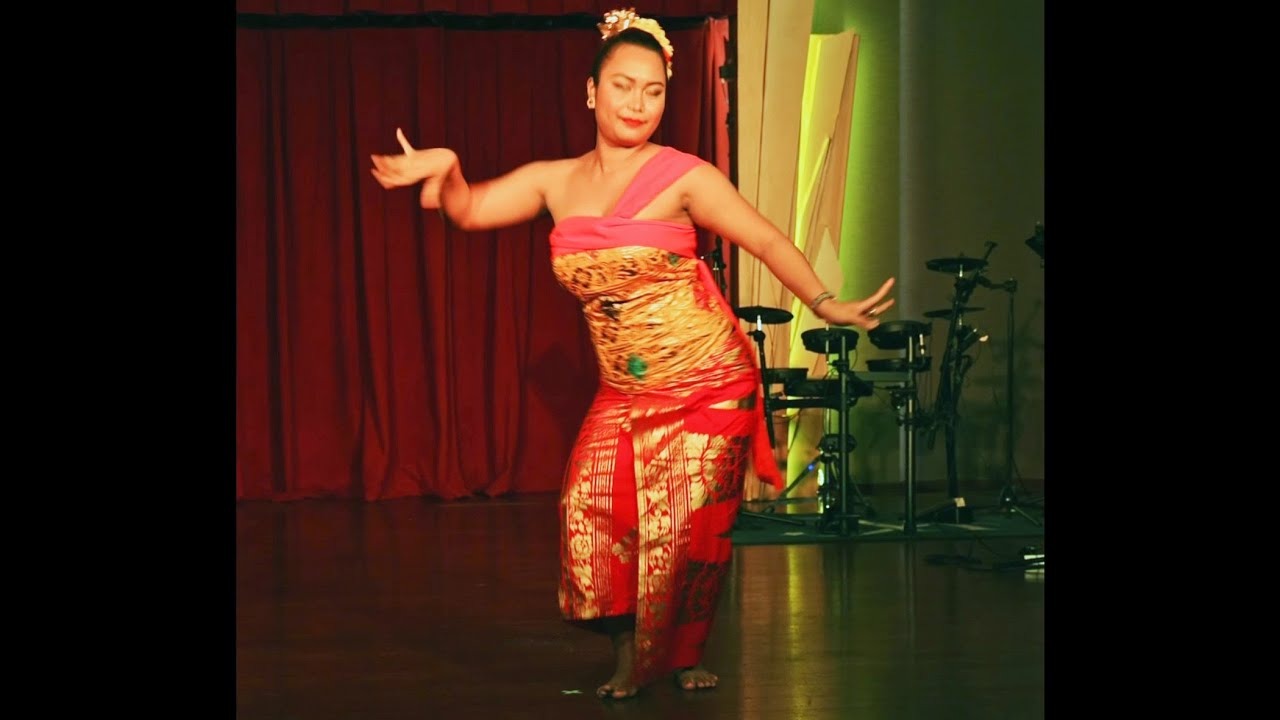 Crew Talent Show Bali Dancer - YouTube