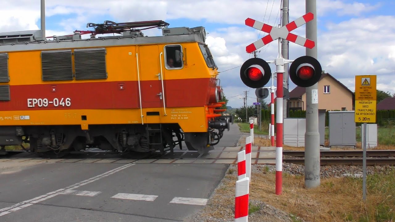 [4K] SSP przy p.o. Sulów | Polish railroad crossing - YouTube
