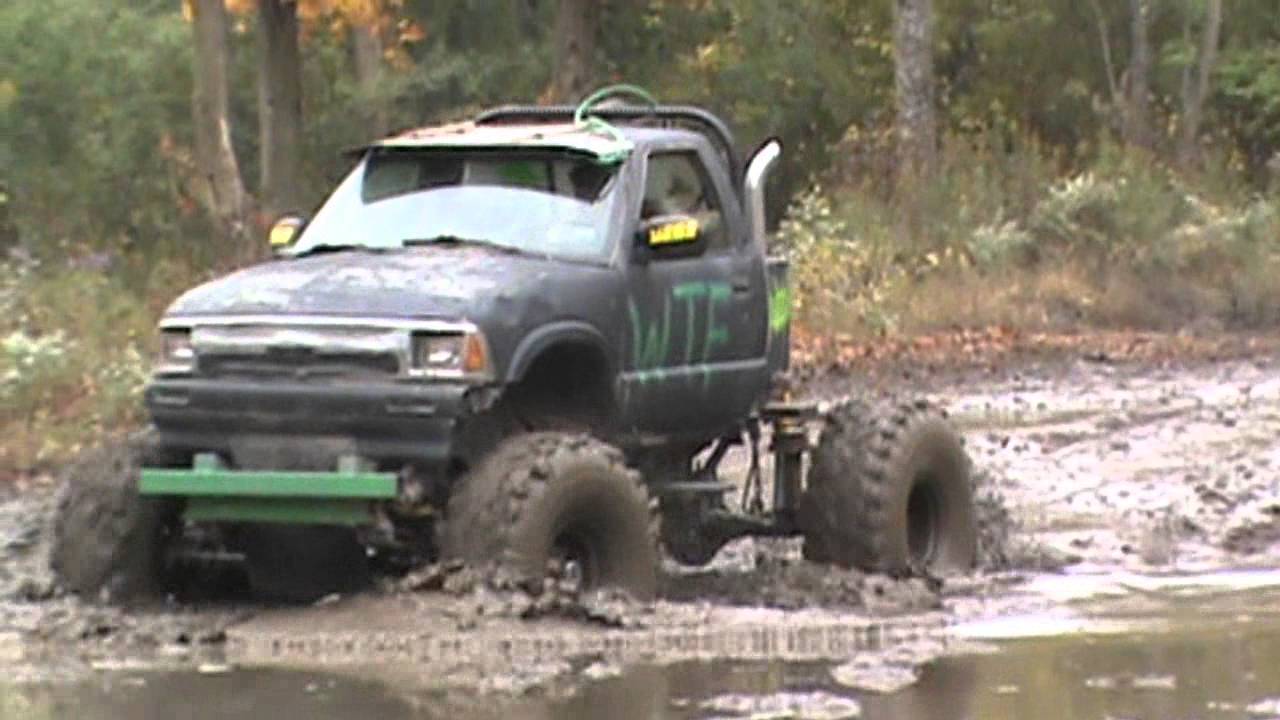 Friday 4x4 Mud Bog Fall 2013 - YouTube