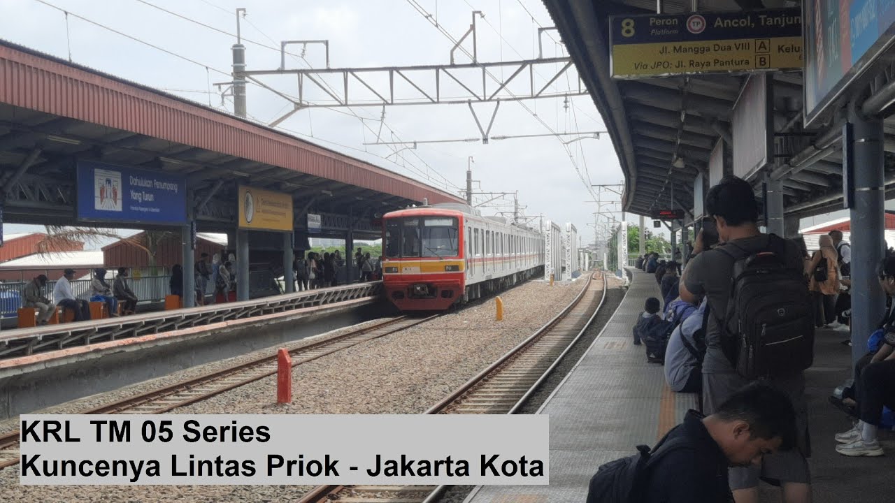 KRL TM 05 Series Kuncenya Lintas Priok - Jakarta Kota - YouTube