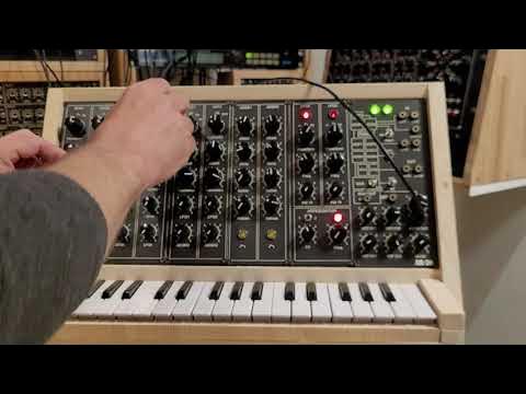 DIY-Analog-Synthesizer for the Pocket - YouTube