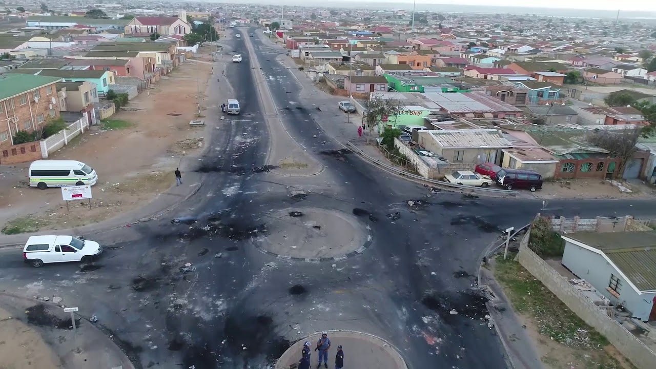Njoli Road up in flames - YouTube