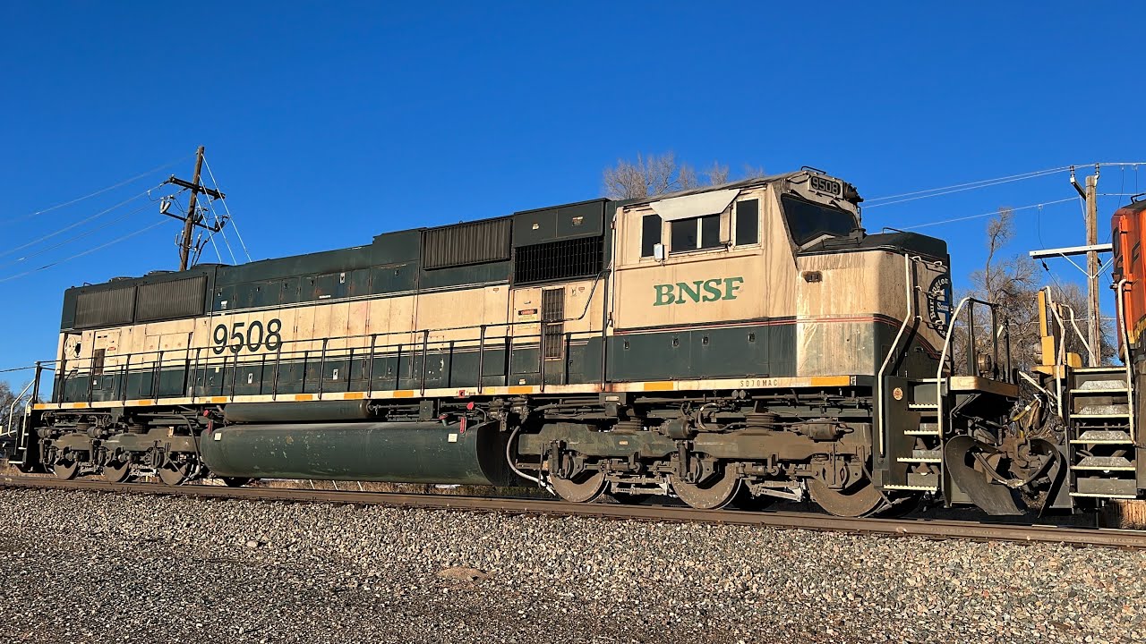 Double Executive MAC Attack! BNSF 8454 Leads C-BAMMIC0-02B with 2 ...
