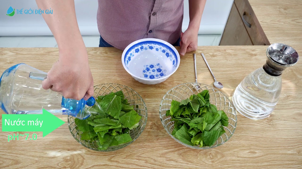 Nước ion kiềm rửa rau xanh có thực sự hiệu quả? - YouTube