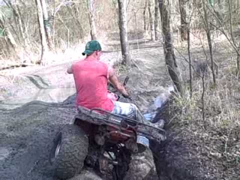 3 Wheeler Mudding - YouTube