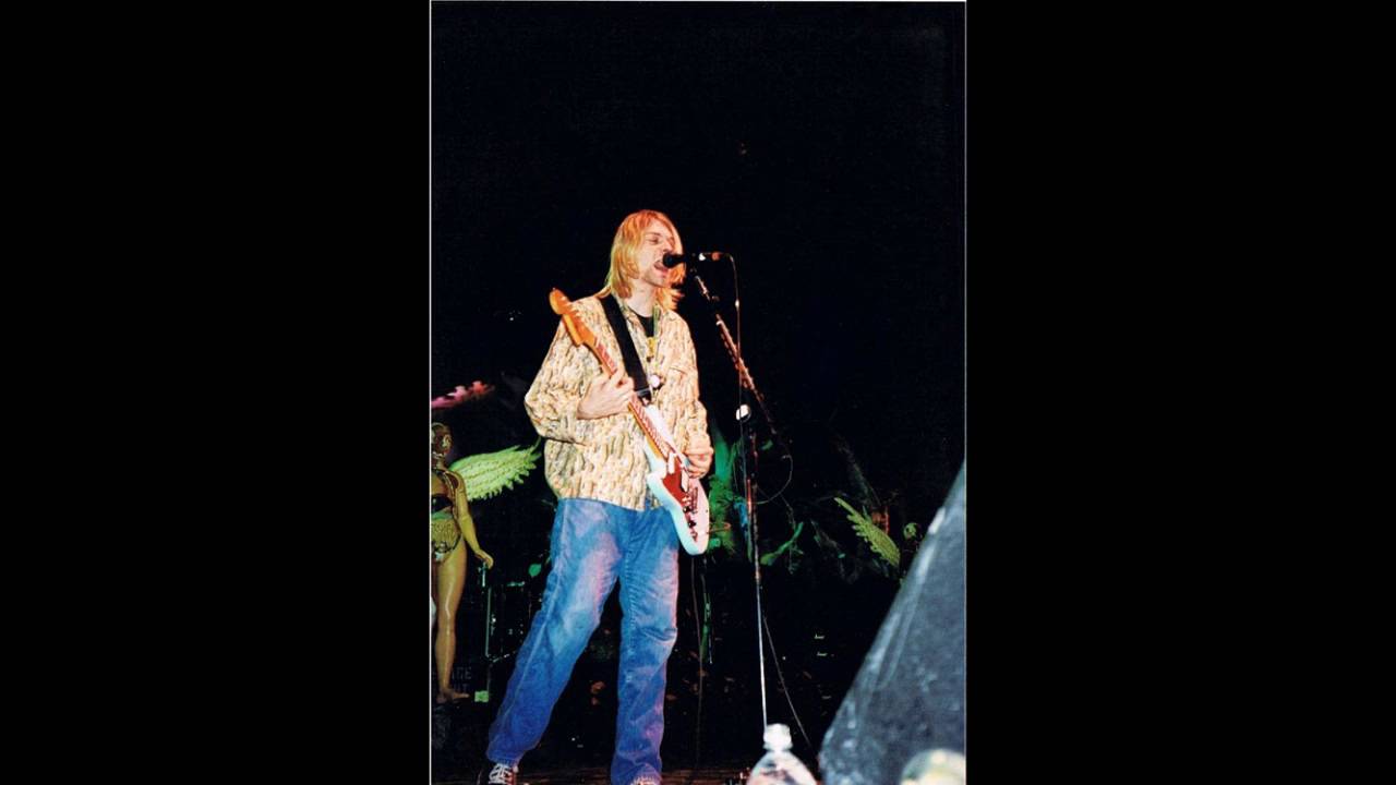 Kurt Cobain Imita voz de Axl Rose - YouTube